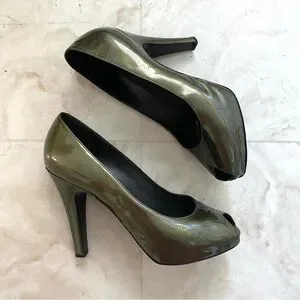 CHANEL | Shoes | Chanel Made In Italy Interlocking Cc Logo Green Patent ...